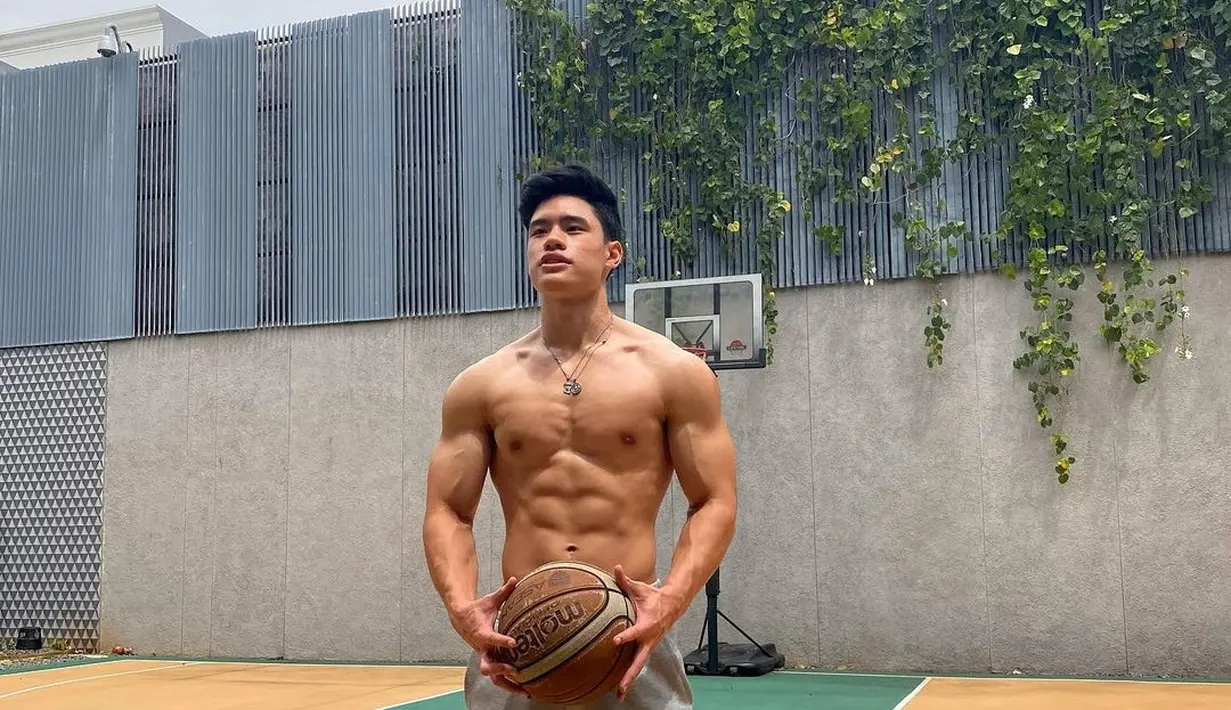 Potret Gagah Enrique Dustin, Sahabat Verrell Bramasta yang Mendadak ...