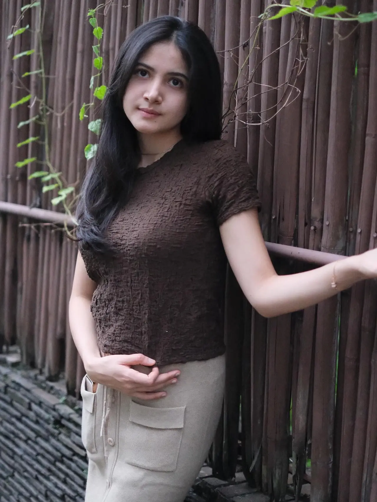 Bulan Sutena 2 Hari Syuting Video Klip Susah Abang di Pantai, Hasil ...
