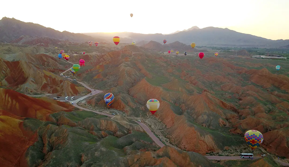FOTO: Melihat Keindahan Alam Zhangye Geopark di China - Foto Liputan6.com