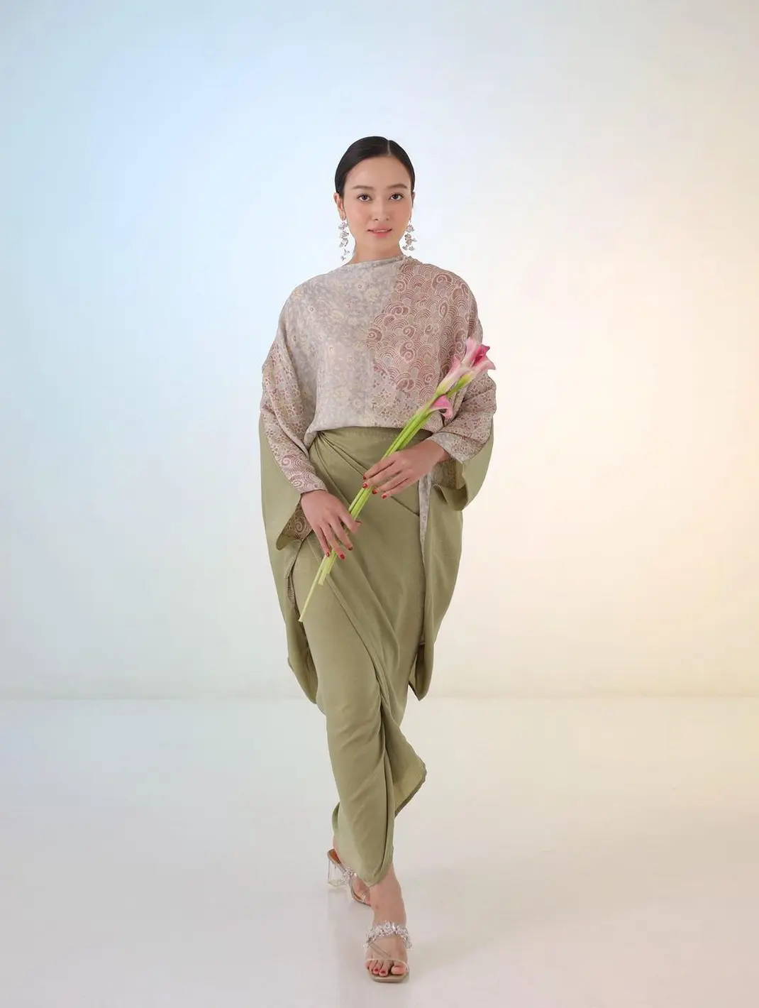 8 Potret Penuh Pesona Puteri Modiyanti, Putri Cantik dan Cerdas Tommy ...