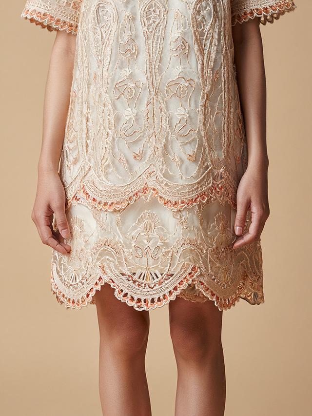 8 Dress Brokat Full Embroidery Cutting Minimalis yang Tren di 2025 ...
