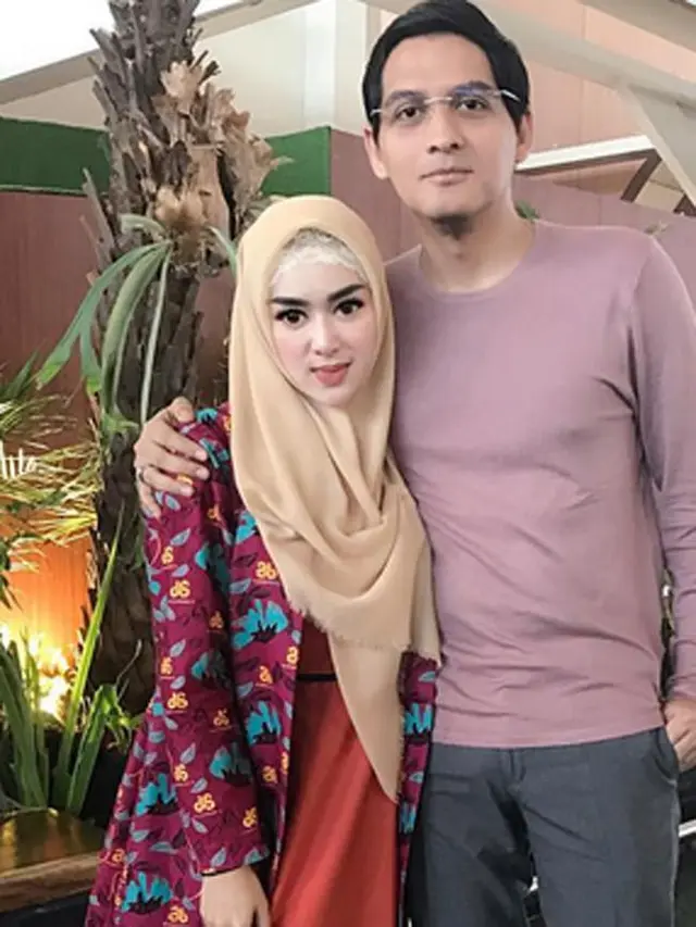 6 Potret Terbaru Tiara Dewi, Mantan Istri Lucky Hakim yang Kini Jualan Beras - Hot Liputan6.com