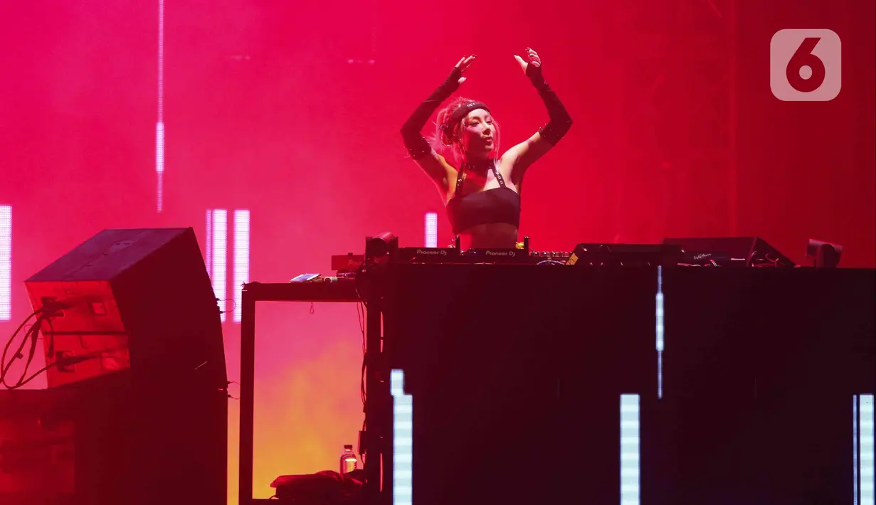 Aksi DJ Alyshia Hibur Pengunjung di DWP 2022 Hari Pertama - Foto Liputan6.com