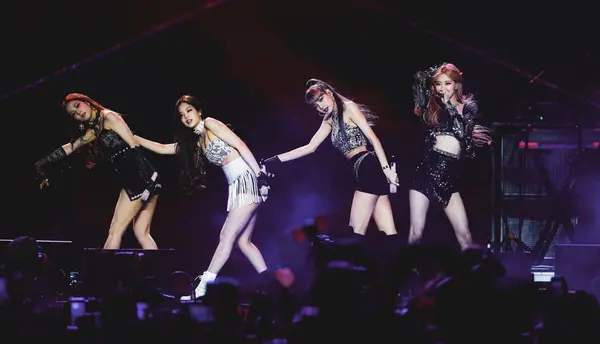 Choker Chanel Jimin BTS di Golden Disc Awards 2021 Sukses Curi ...