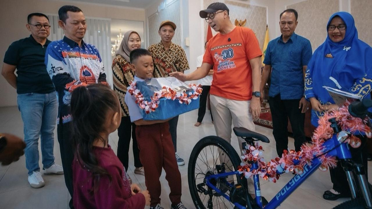 Pengakuan Raihan Diaz, Bocah SD Viral Panjat Tiang Bendera saat Upacara ...
