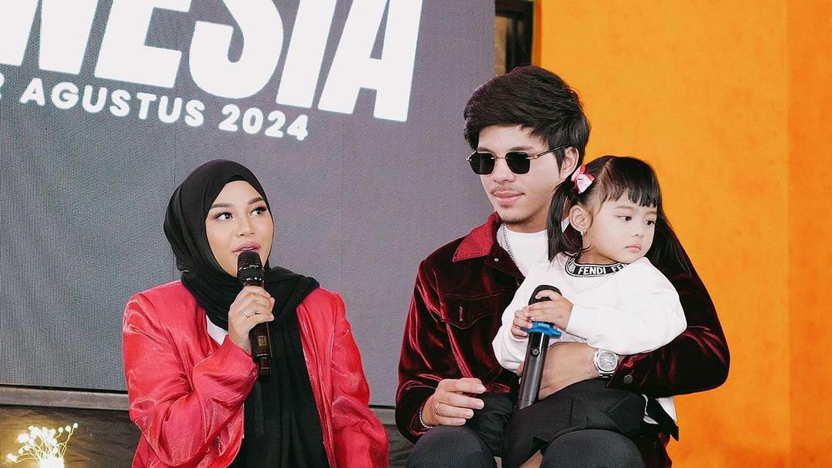 7 Potret Ameena Tak Berhenti Ikuti Gaya Atta Halilintar, Menggemaskan ...