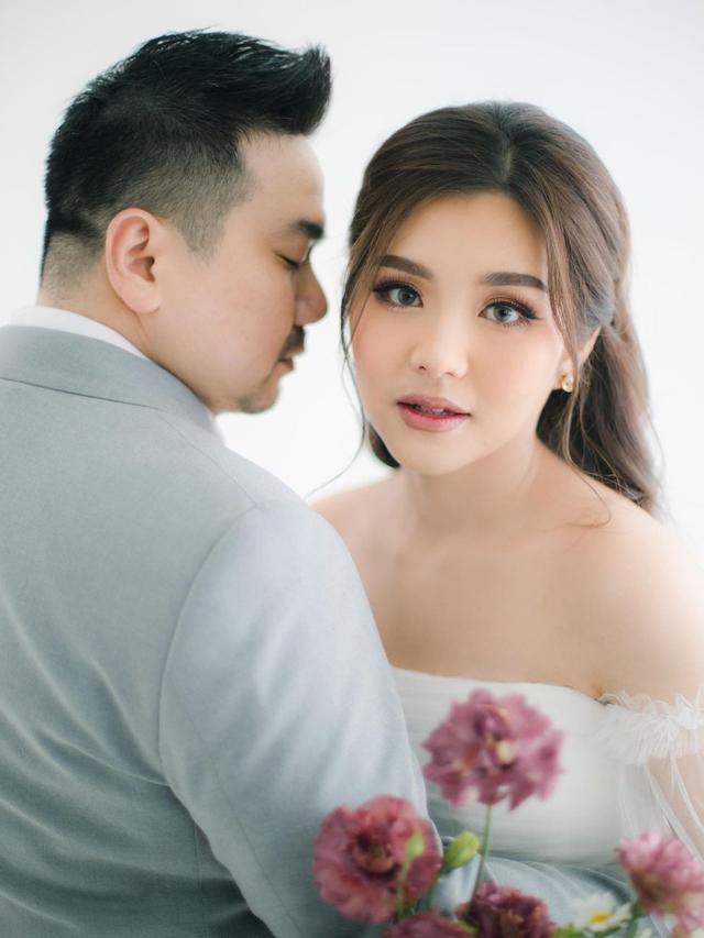 7 Potret Prewedding Nex Carlos dengan Kekasih, Serasi dengan Berbagai ...