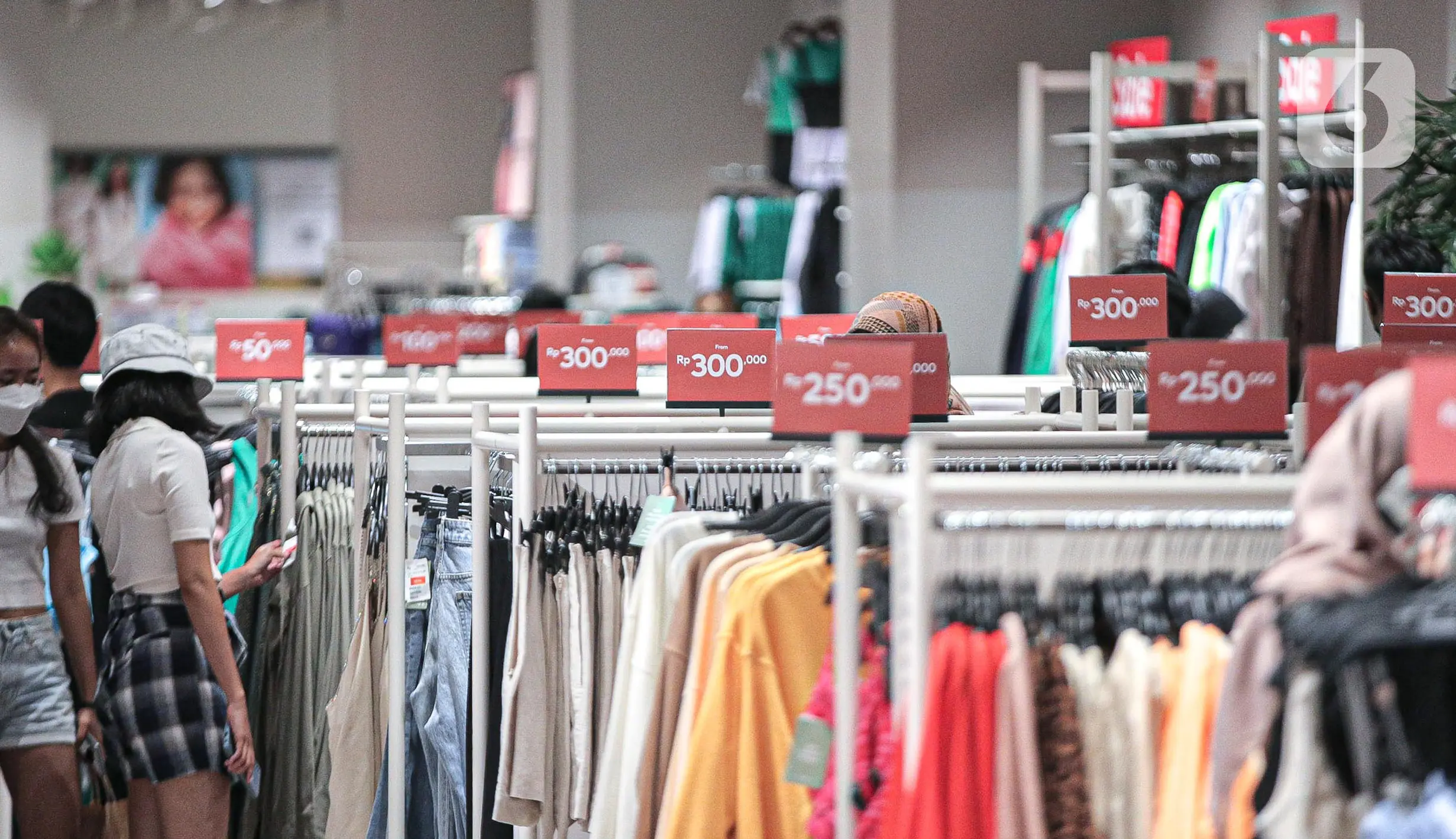 Diskon Natal dan Akhir Tahun di Pusat Perbelanjaan - Foto Liputan6.com