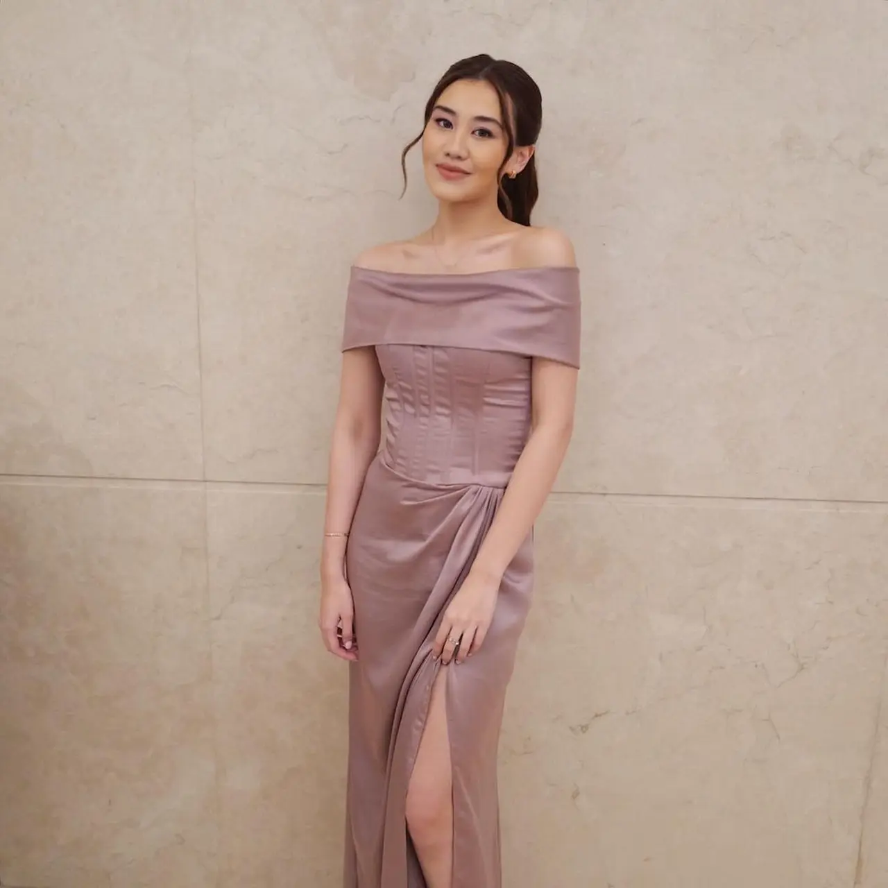 6 Potret Detail Penampilan Bridesmaid Mahalini di Akad dan Resepsi ...