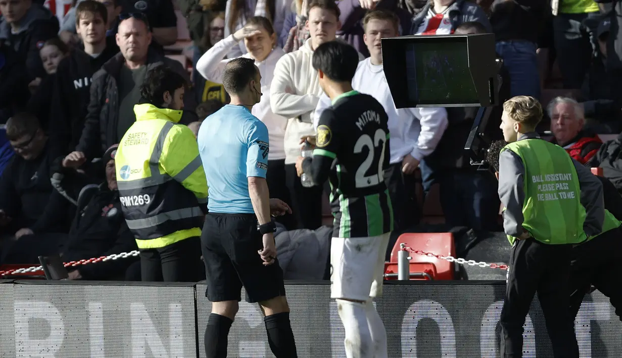 Foto: Petaka Kartu Merah Mason Holgate untuk Sheffiled, Berakhir ...