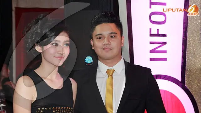 Derby Romero-Feby 'Blink' Romantis di Tempat Sunyi - ShowBiz Liputan6.com