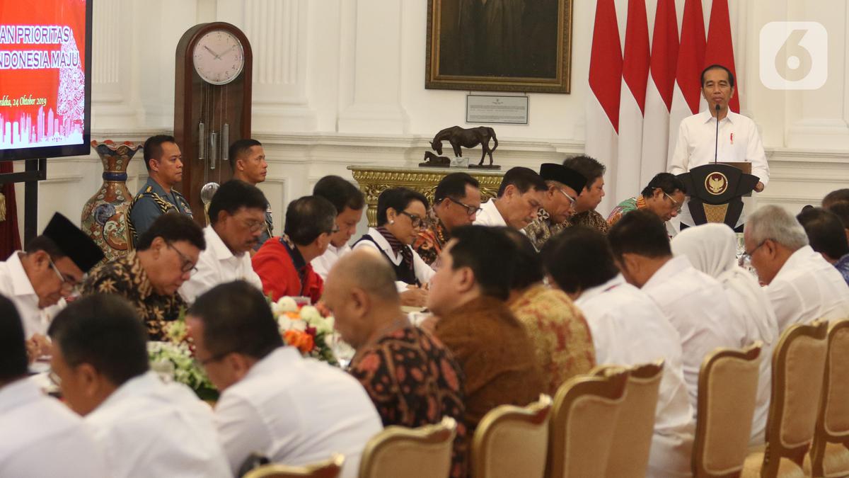 Di Sidang Kabinet Perdana, Jokowi Minta Menteri Paham Prioritas ...
