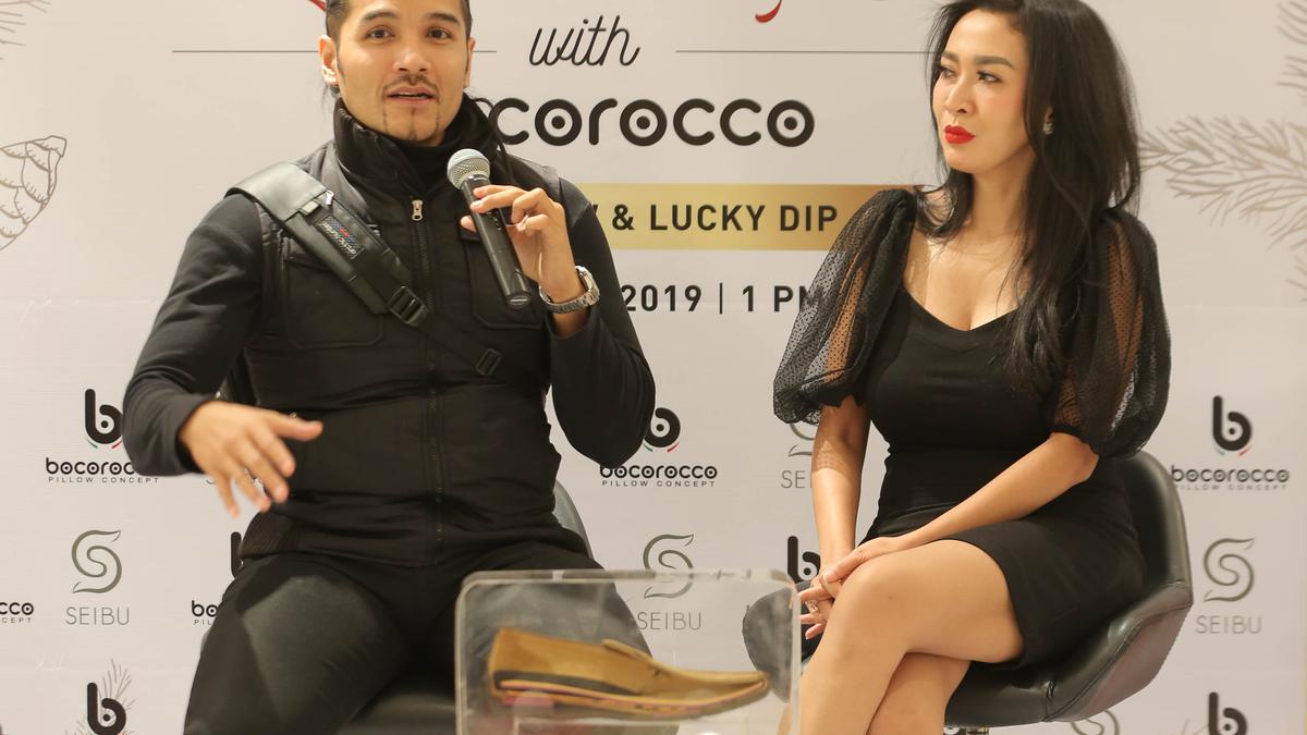 Tips Romy Rafael Menggunakan Sepatu yang Tahan Sakit - ShowBiz Liputan6.com