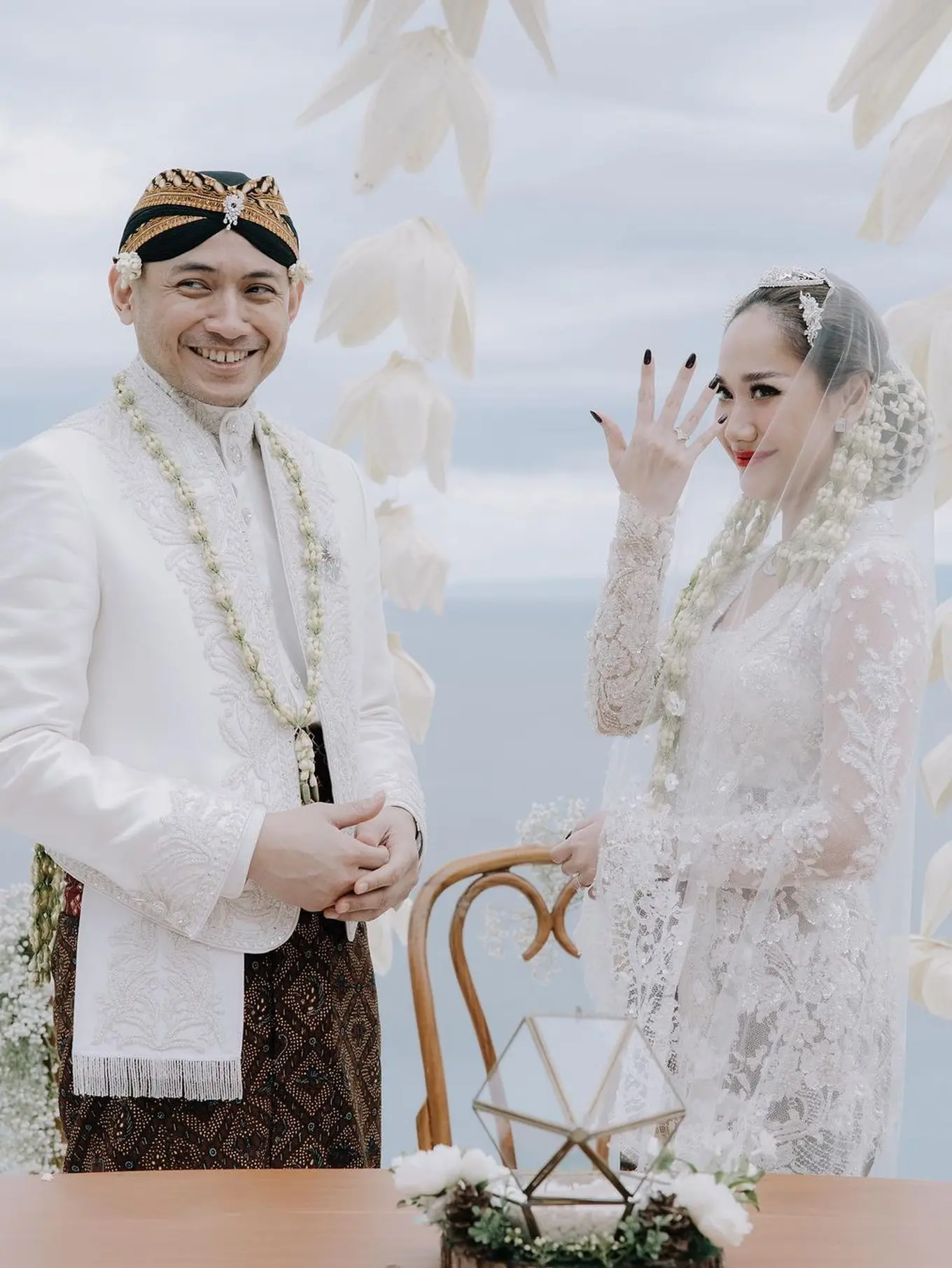 Melihat Cincin Pernikahan BCL dan Tiko Aryawardhana, Mewah Bertahtakan ...