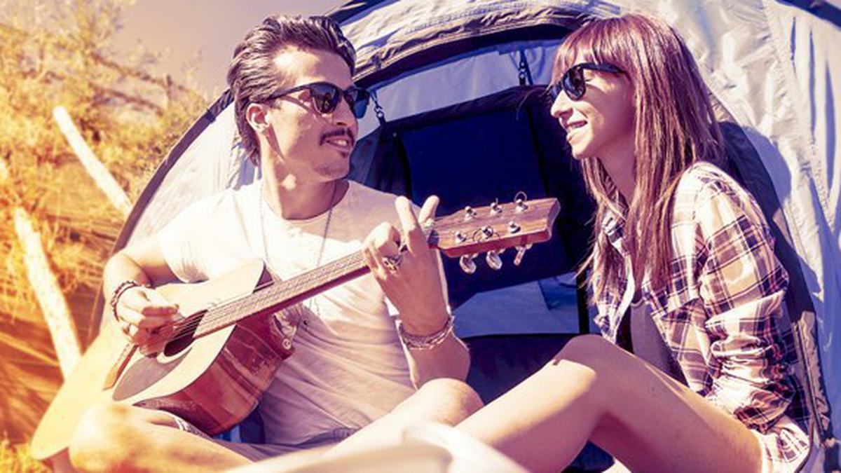 Ladies, Ini Lho 7 Alasan Mengapa Cowok Musisi Itu Pacar-able Banget!