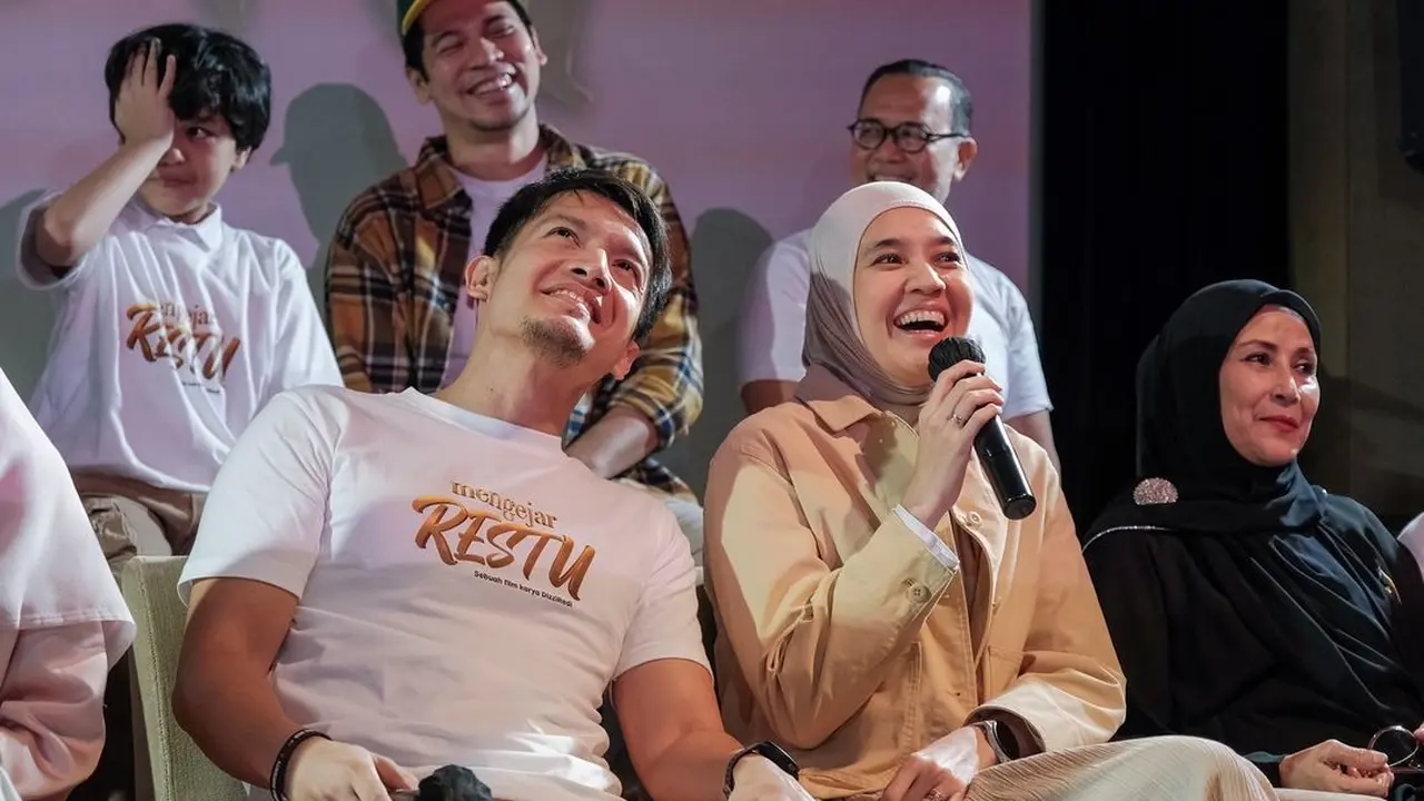 7 Potret Harmonis Dimas Seto dan Dhini Aminarti 15 Tahun Menikah, Punya 46 Anak Asuh - Hot ...