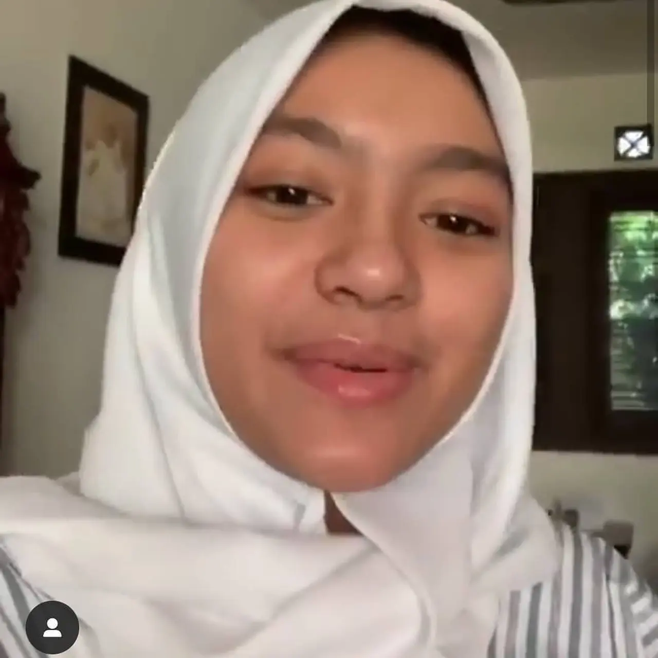 6 Potret Alleia Putri Ariel NOAH Pakai Hijab Dipuji Mirip Sarah Amalia ...