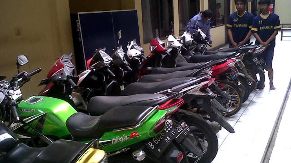 Polisi Baku Tembak dengan Begal Motor di Tangerang - News Liputan6.com