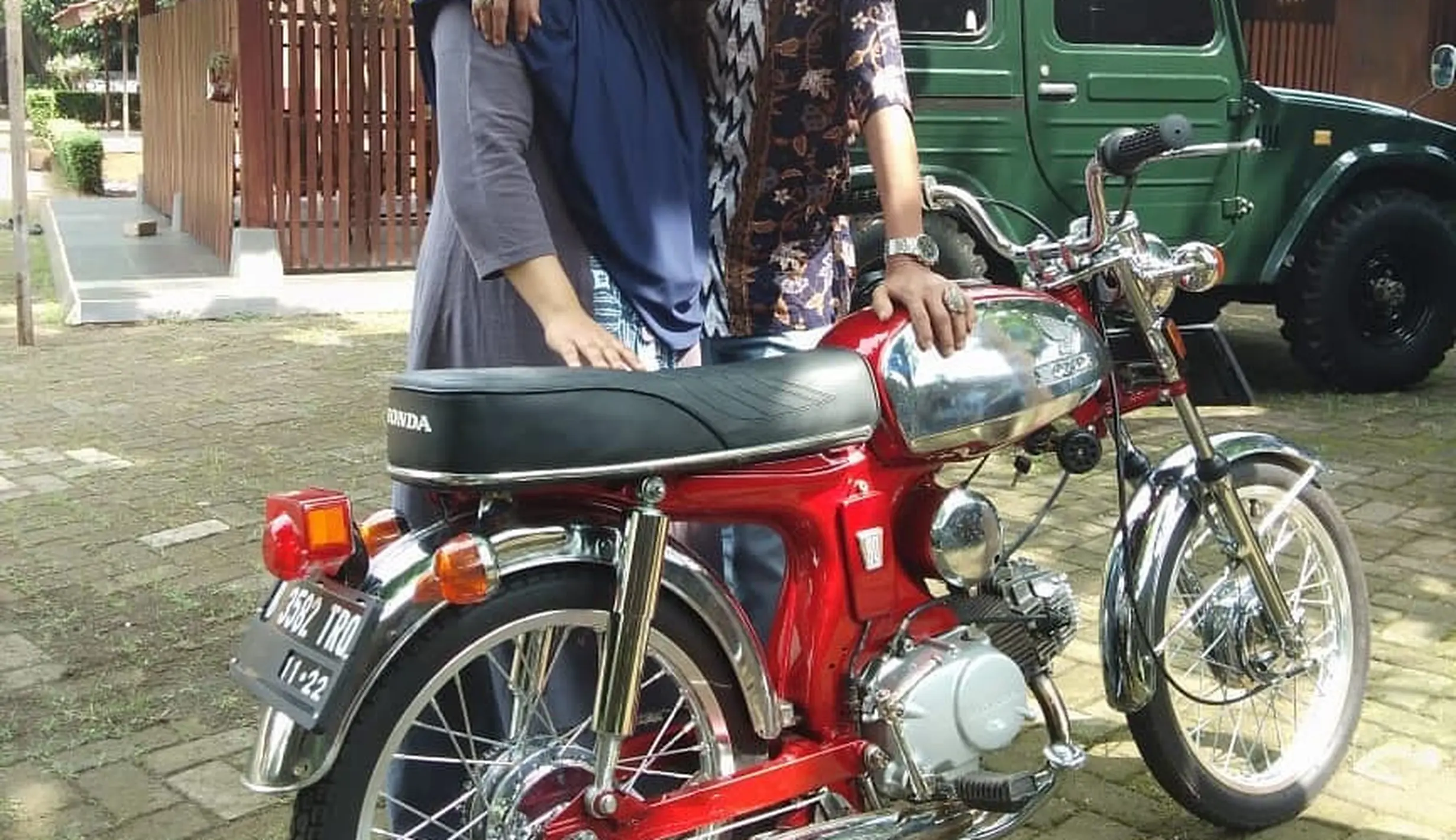 Potret Rumah Mandra Nuansa Betawi dengan Halaman Super Luas - Photo ...