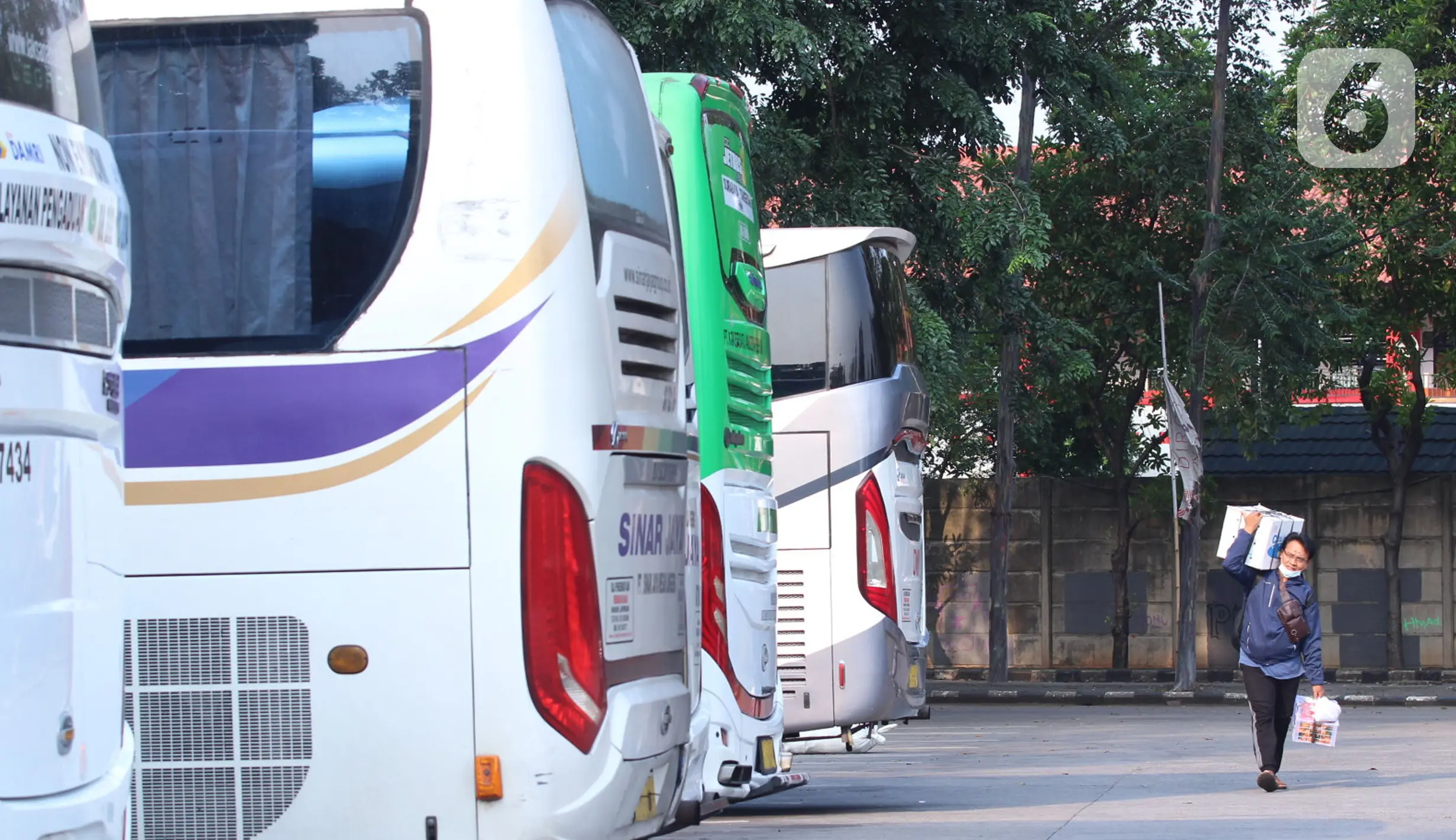 FOTO: Suasana Terminal Poris Plawad Tangerang Jelang Pelarangan Mudik ...