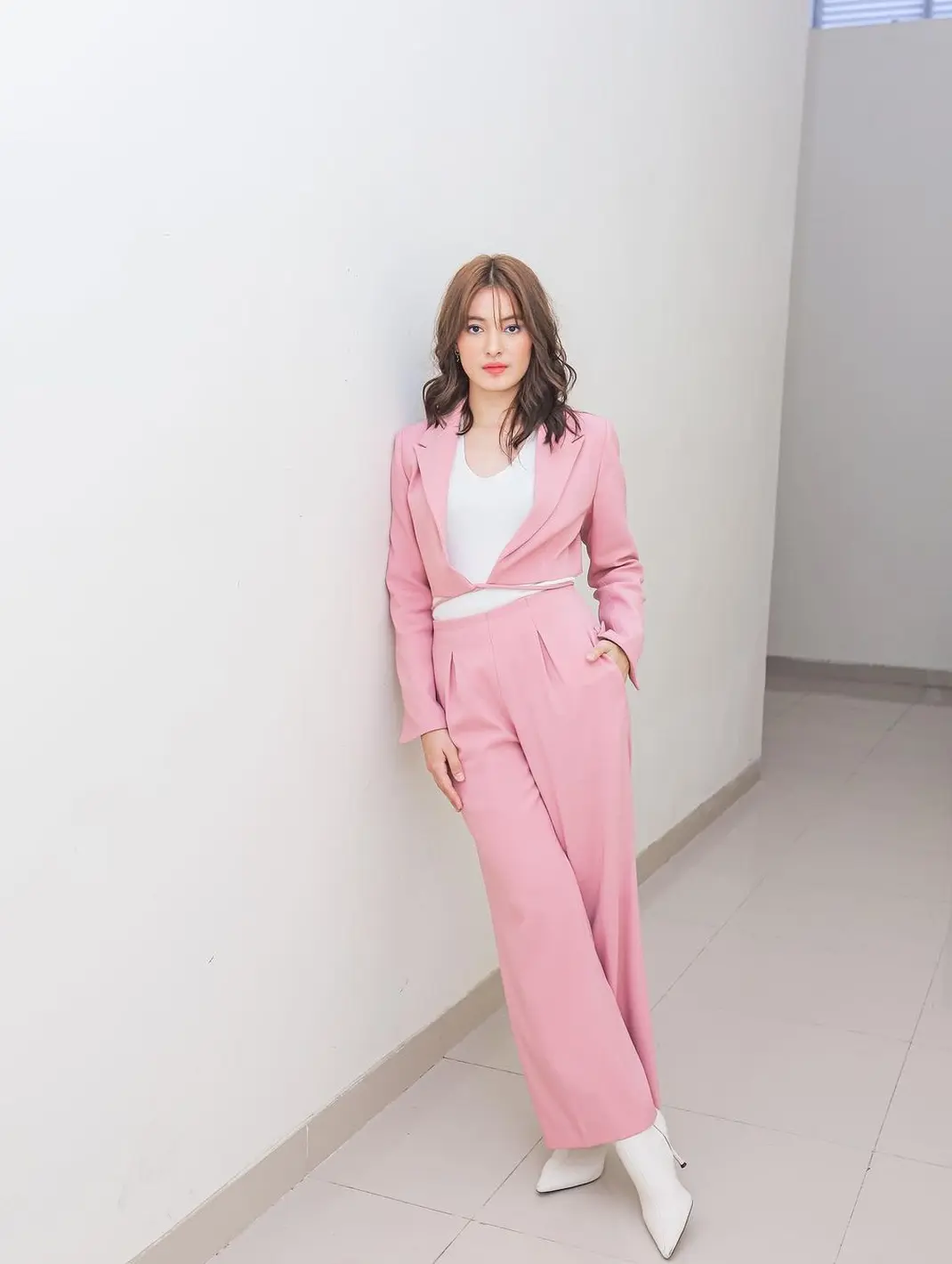 6 OOTD Mawar Eva de Jongh, Inspirasi Tampil Anggun dan Minimalis ...