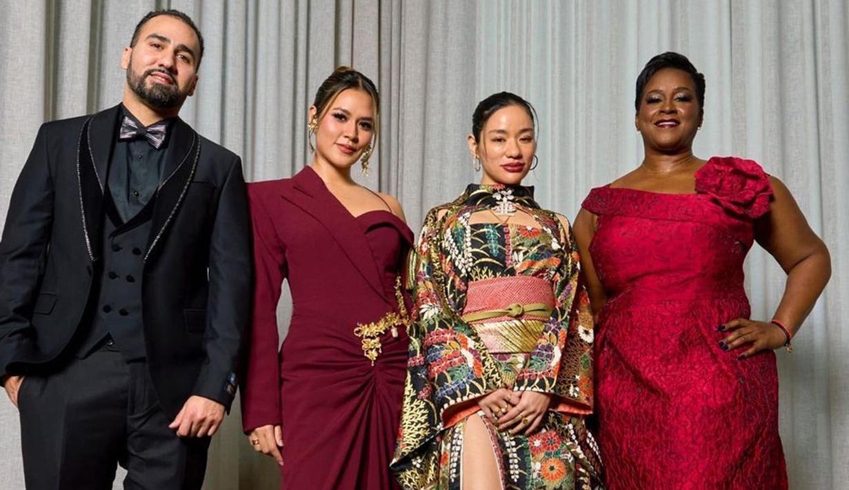 Potret Memukau Raisa di Grammy Awards 2024, Pakai Gaun Merah Berhias Emas