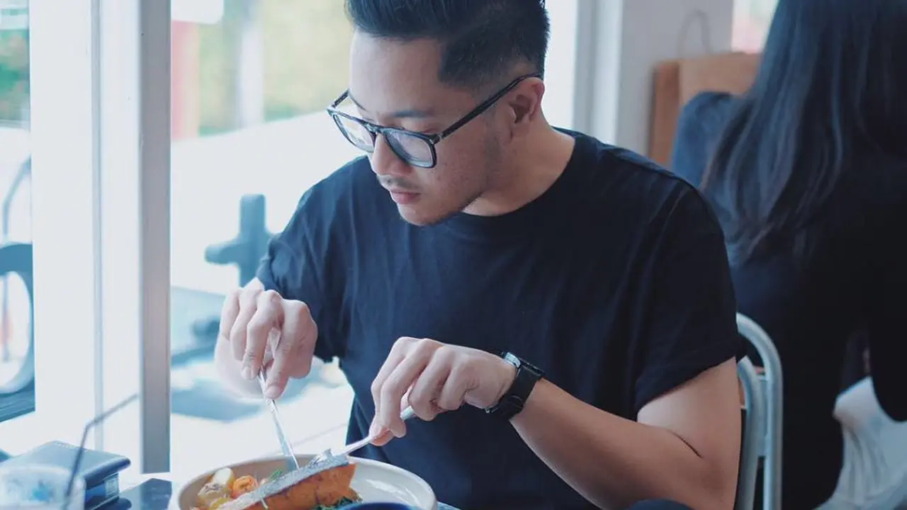 Ingat Jonathan Mulia Pemeran Soe Hok Gie Muda? Ini 6 Potret Terbarunya ...