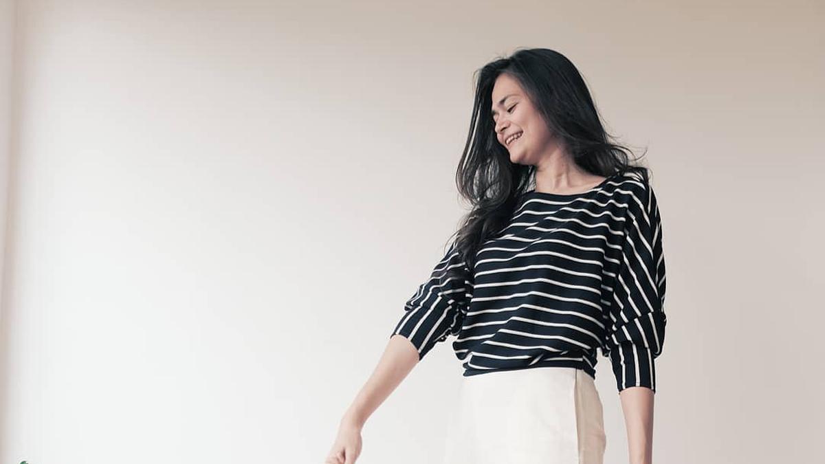 Minimalis Super Chic Mix and Match Sabai Morscheck Istri Ringgo Agus Rahman