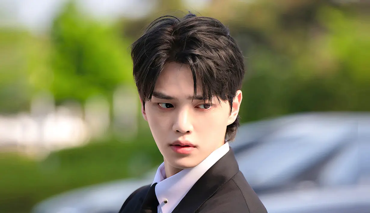 Perkenalkan Kim Yoo Jung, CEO Tajir yang Jatuh Cinta pada Iblis Ganteng ...
