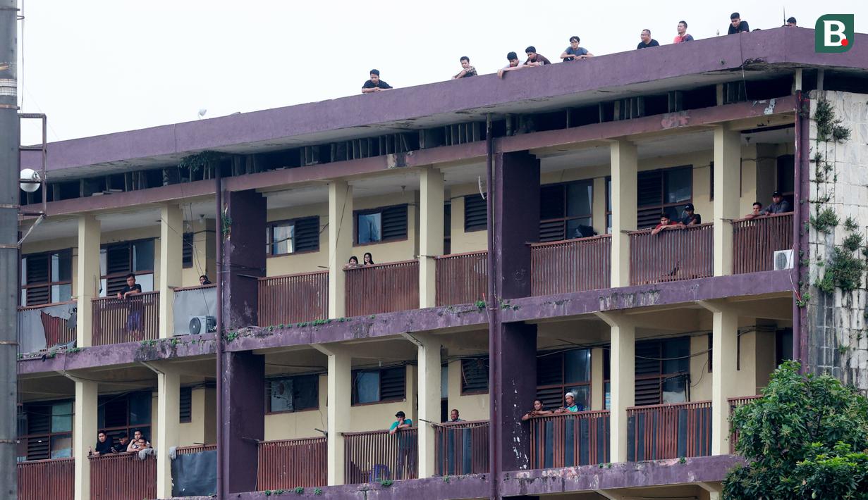 Foto: Potret Penonton pada Laga Arema FC Vs PSM Makassar di Stadion ...