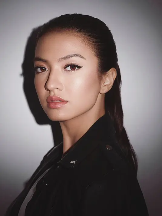 8 Foto Raline Shah yang Bikin Meleleh Para Lelaki - Photo Fimela.com
