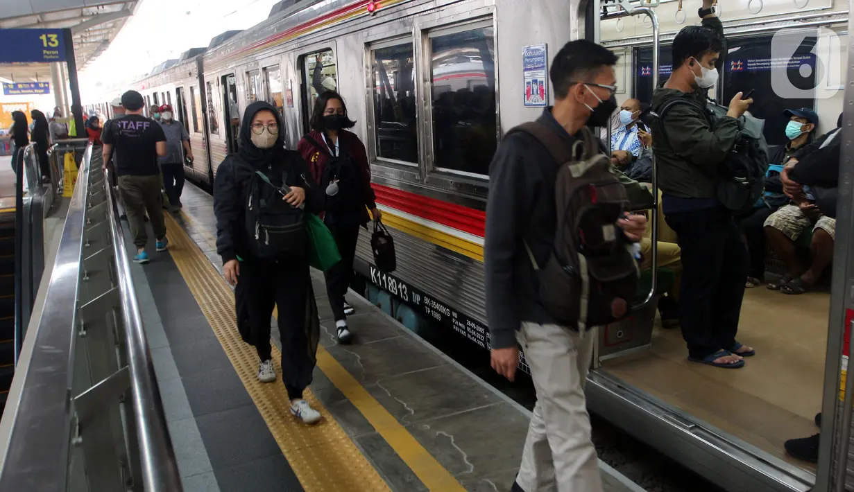 Mulai 1 Juni 2023, PT KCI Sesuaikan Jadwal dan Perjalanan KRL Commuterline - Foto Liputan6.com