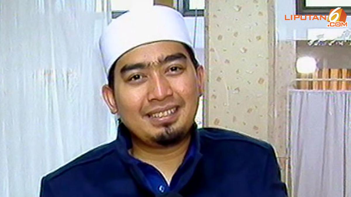 [VIDEO] Ustad Solmed Tetap Kumandangkan Azan di Telinga Anak - ShowBiz ...
