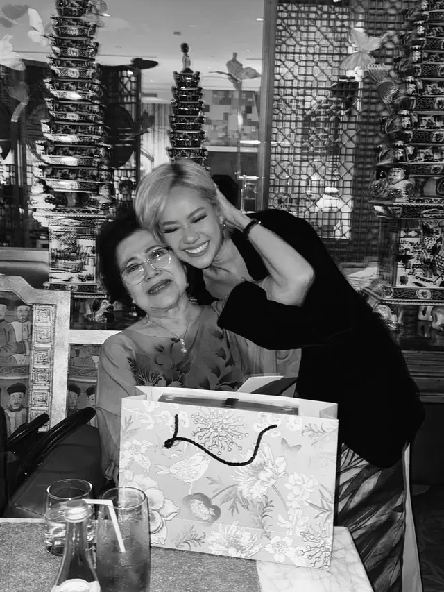 Potret Orang Tua BCL yang Sehat Bugar di Usia 70 Tahun - ShowBiz ...