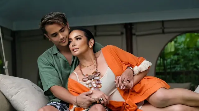 7 Pemotretan Ajun Perwira dan Jennifer Ipel, Tampil Mesra Jalani 5 Tahun pernikahan - Hot ...