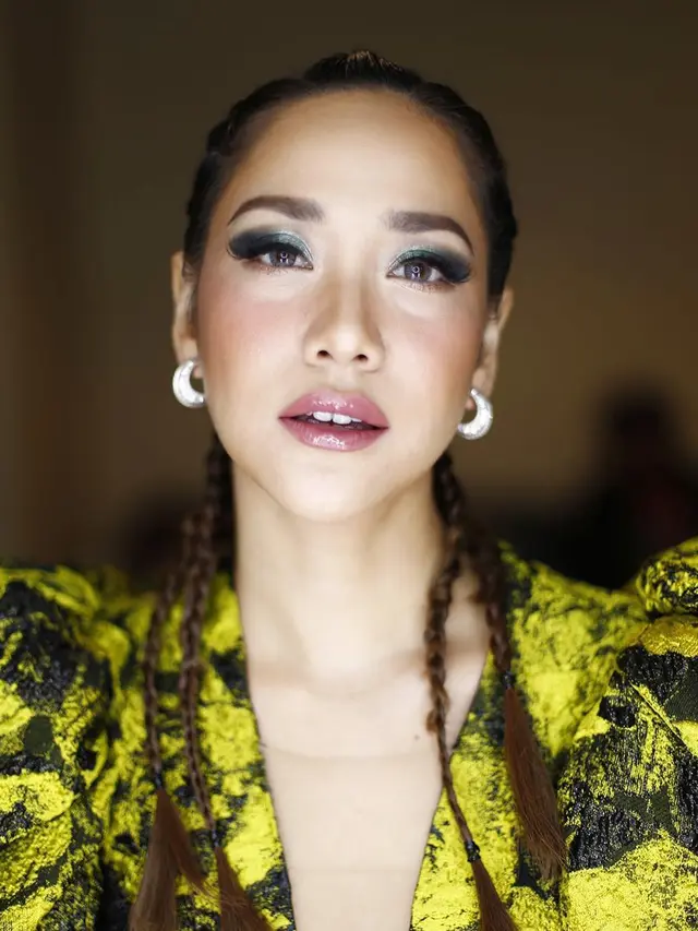 7 Potret Transformasi Bunga Citra Lestari dari Kecil hingga Jadi ...