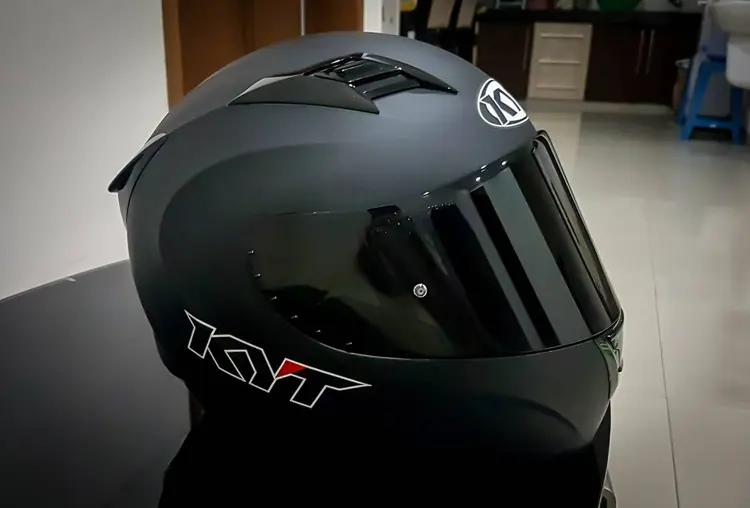 8 Potret Helm Lokal Kece, Tetap Aman dan Keren dengan Harga Tak Sampai ...