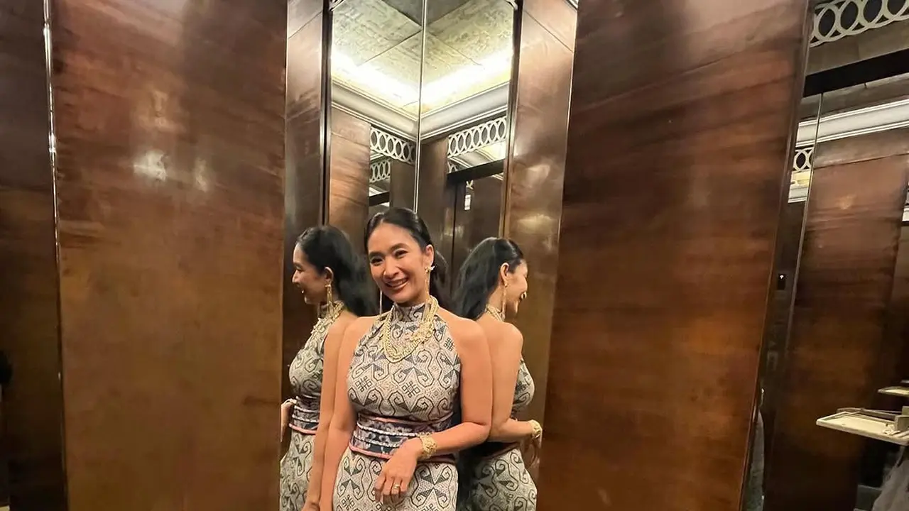 5 Inspirasi Model Batik Casual Hingga Resmi Ala Happy Salma, Padukan Sentuhan Tradisional dan ...