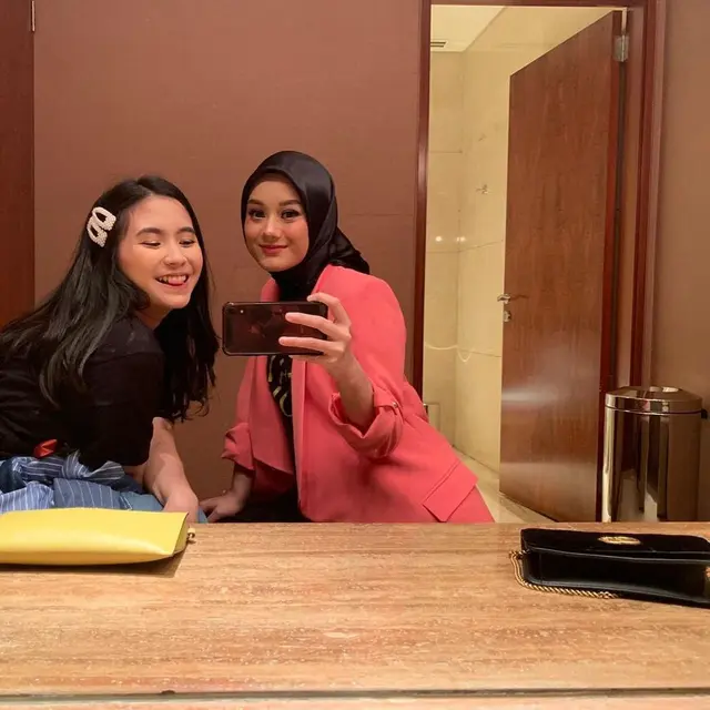 Jadi Bridesmaid, Ini 6 Potret Persahabatan Dinda Hauw dan Ashilla Eks Blink - Hot Liputan6.com