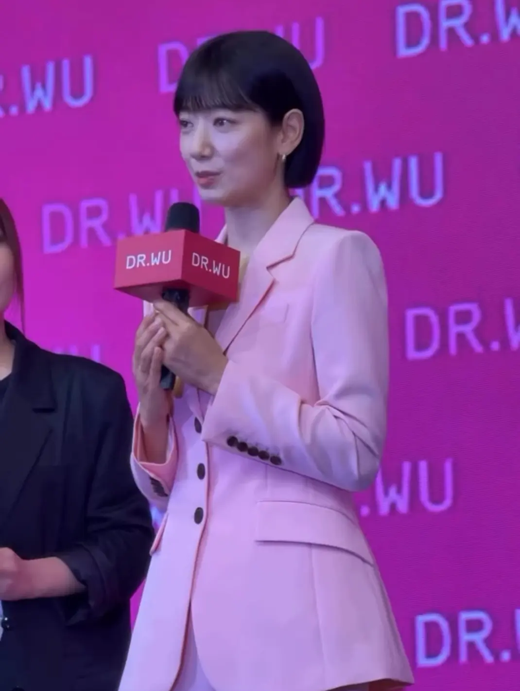 6 Potret Terbaru Park Shin Hye Tampil Awet Muda dengan Potongan Rambut ...