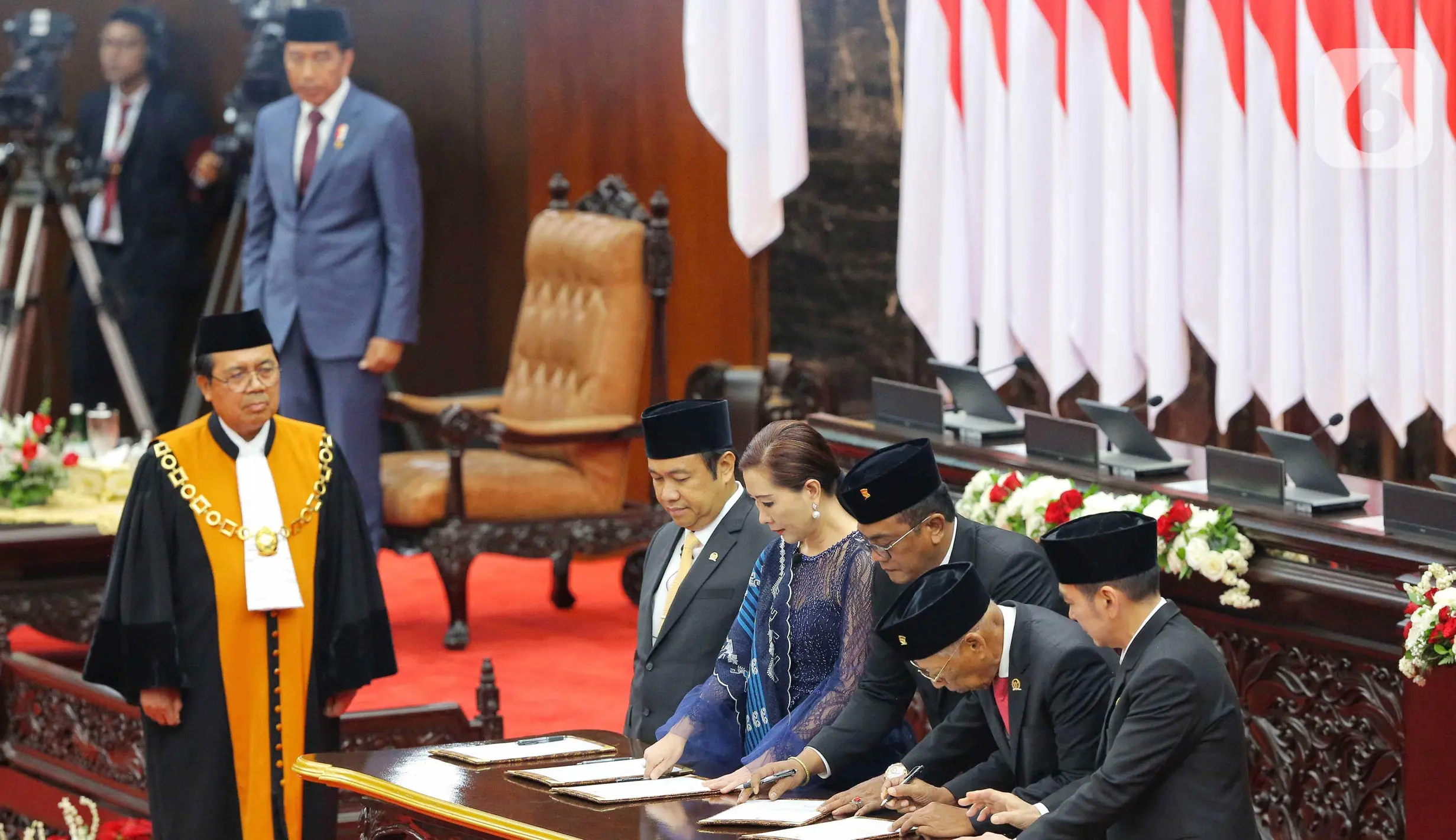 Sah, Ini Momen Pengucapan Sumpah dan Janji Anggota Parlemen RI Masa ...