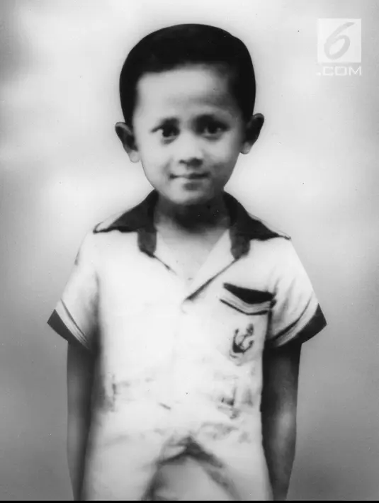 FOTO: 6 Potret Lawas BJ Habibie dari Kecil hingga Menikah - Foto ...