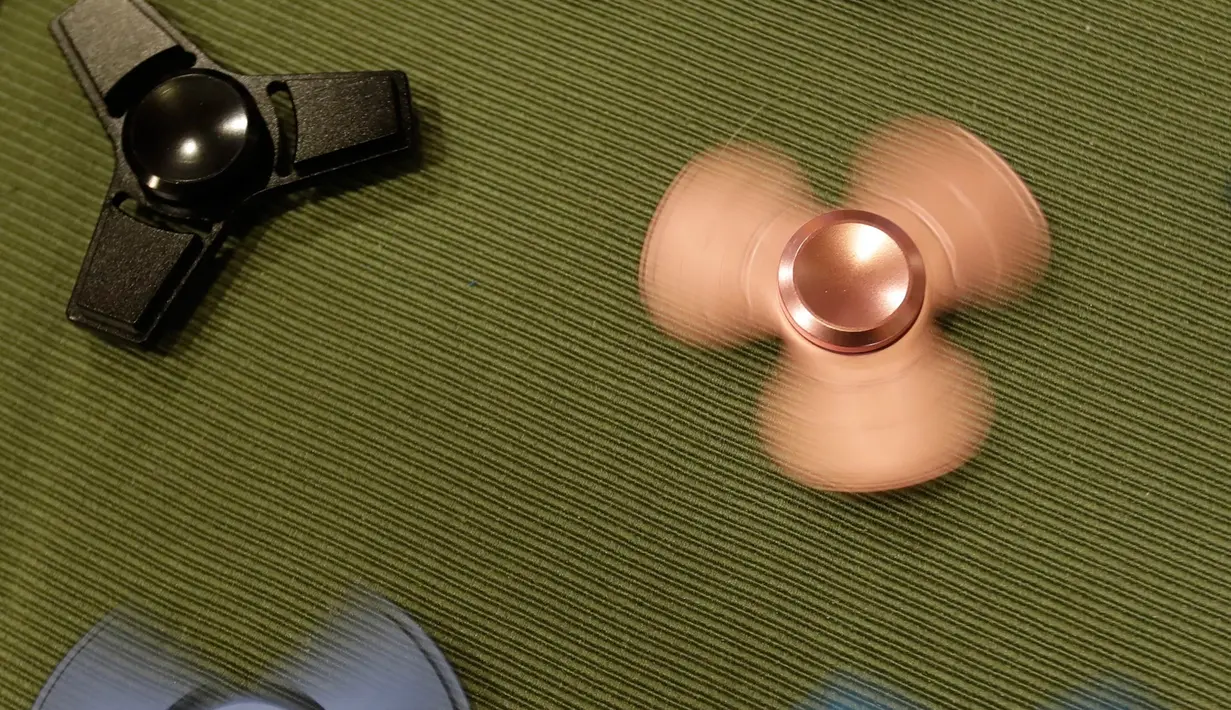 Mengenal Fidget Spinner, Mainan Baru yang Sedang Marak - Foto Liputan6.com