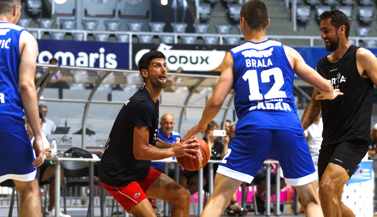 FOTO: Aksi Para Bintang Tenis Dunia Saat Tanding Basket - Foto Liputan6.com