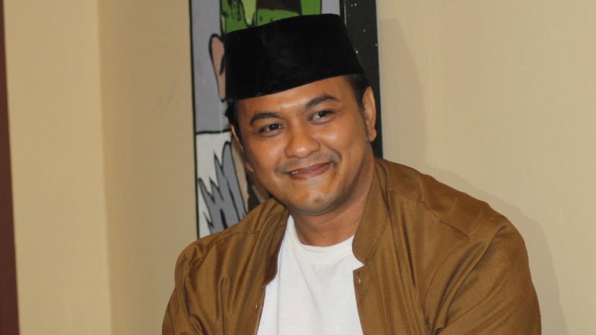 Dicky Chandra Punya Batu Akik Bergambar Ikan Koi - ShowBiz Liputan6.com