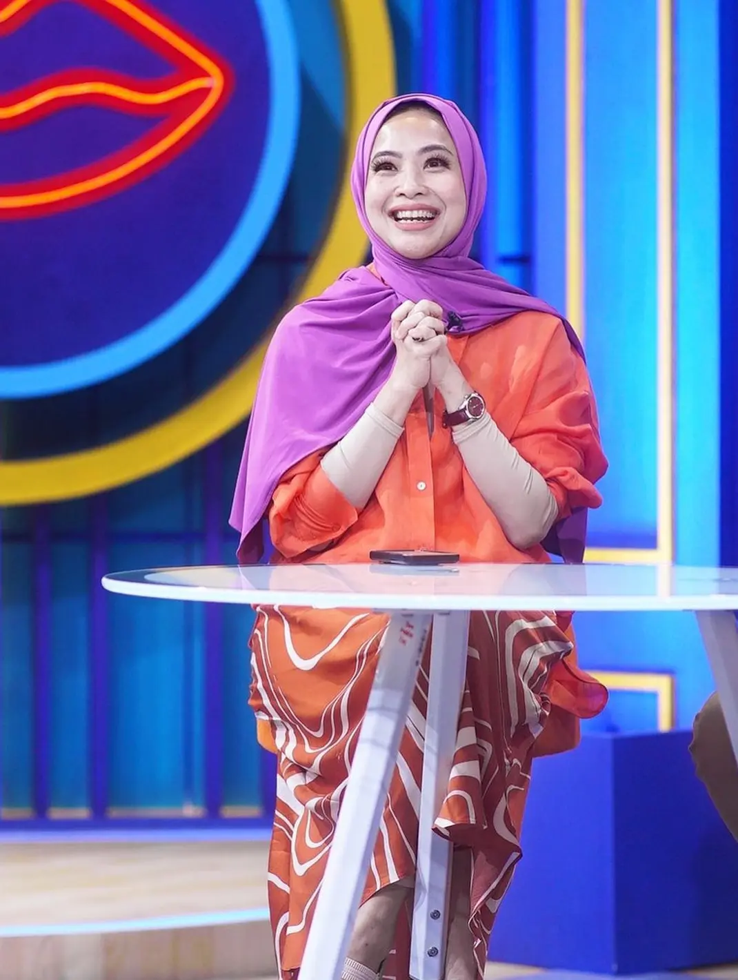 8 Potret Gaya Feni Rose Kini Tampil Berhijab Setelah Pulang Umrah ...