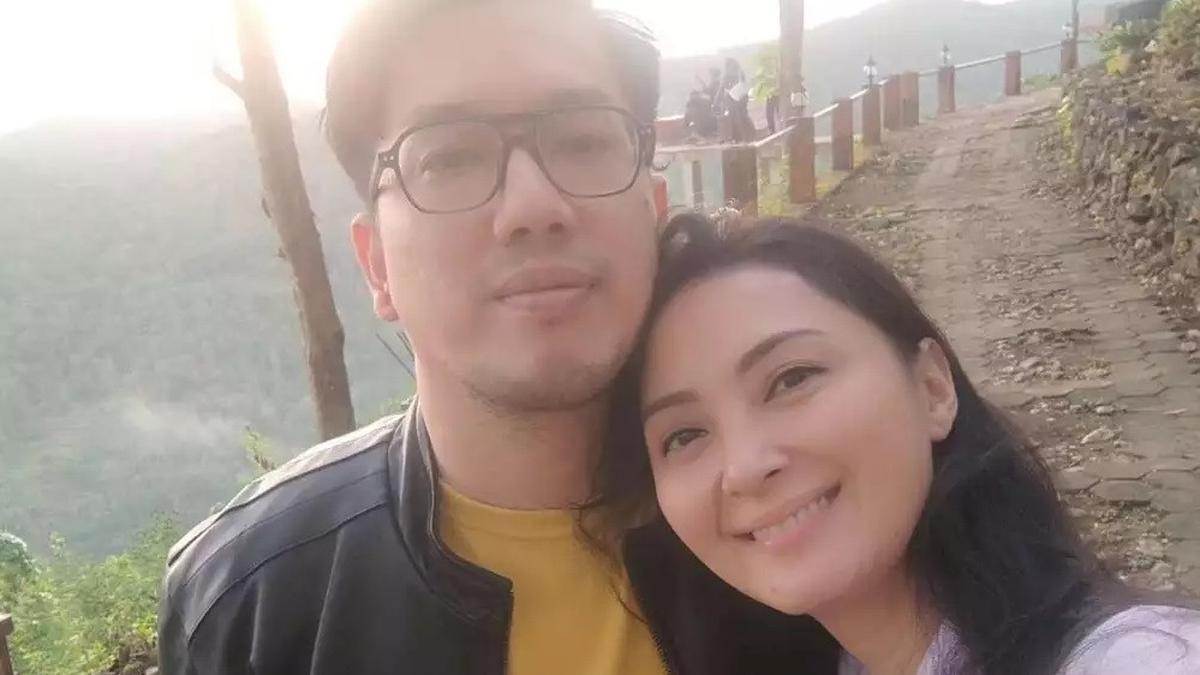 10 Tahun Menyandang Status Janda, Ini 6 Potret Kebersamaan Della Puspita dengan Suami Baru ...