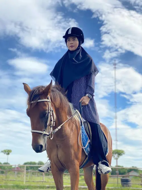 Nuri Maulida Berhijab
