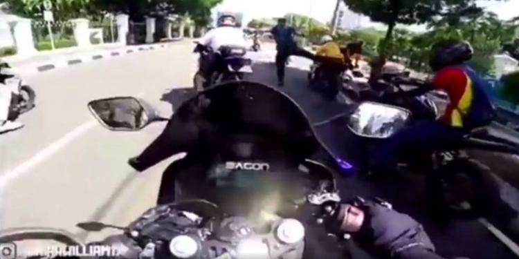 Kronologi Moge Kena Tendang Usai Terobos Ring 1 Istana, Paspampres ...