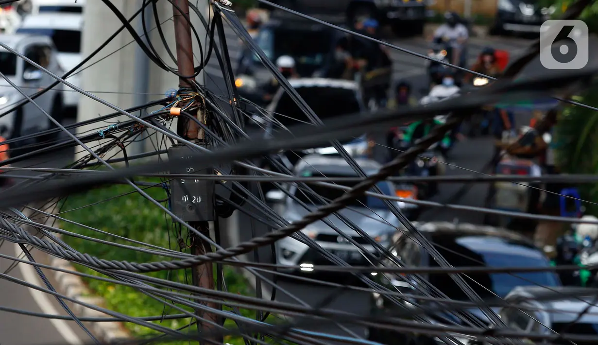 FOTO: Kabel Kusut Jadi Pemandangan di Ibu Kota - Foto Liputan6.com